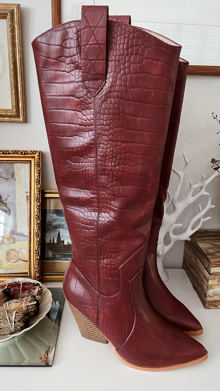RED: The IT color of the season | Painted Boots Upcycle - Laura Jade Prado