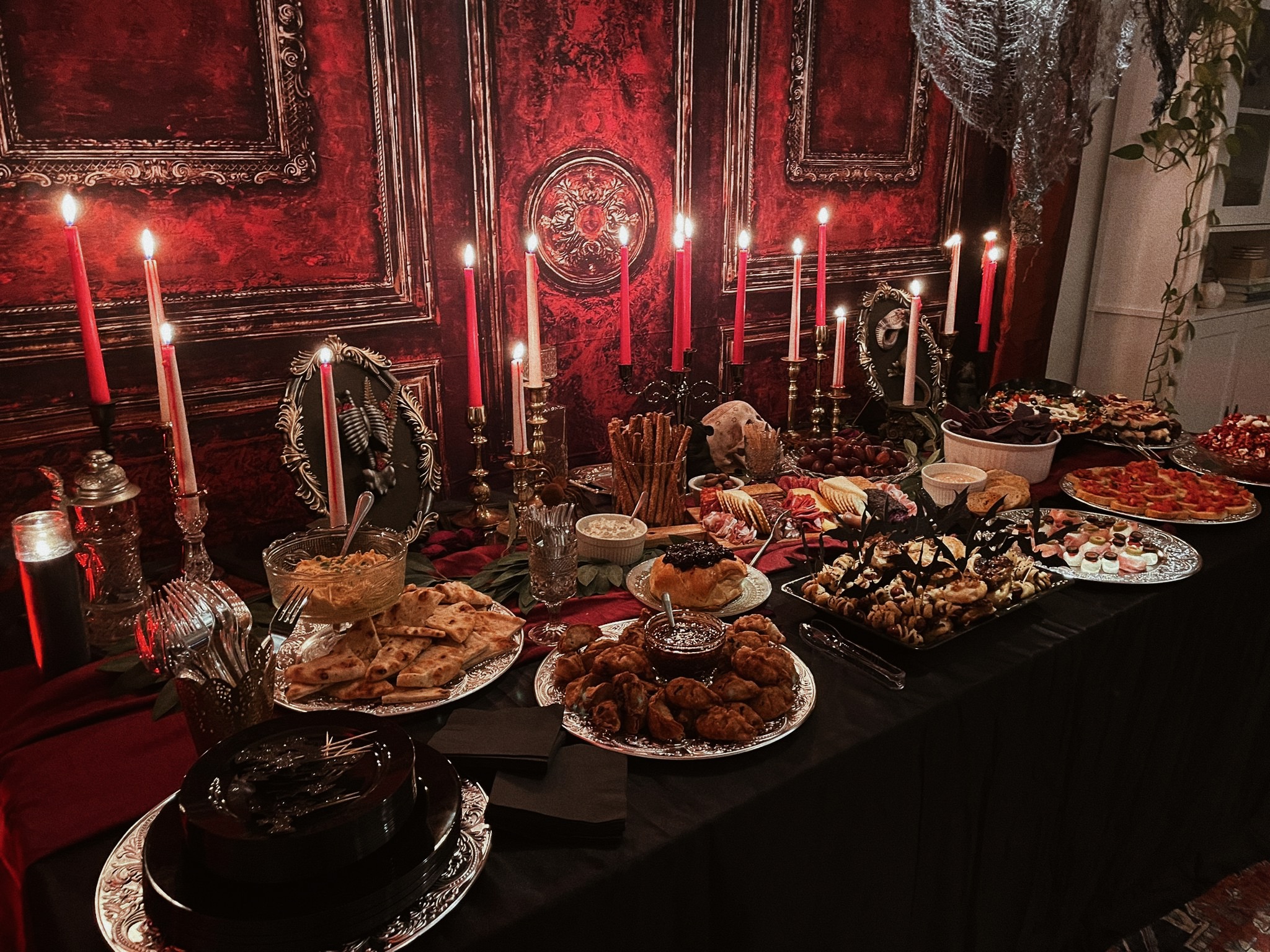 Hosting A Vampire Murder Mystery Party | Halloween - Laura Jade Prado