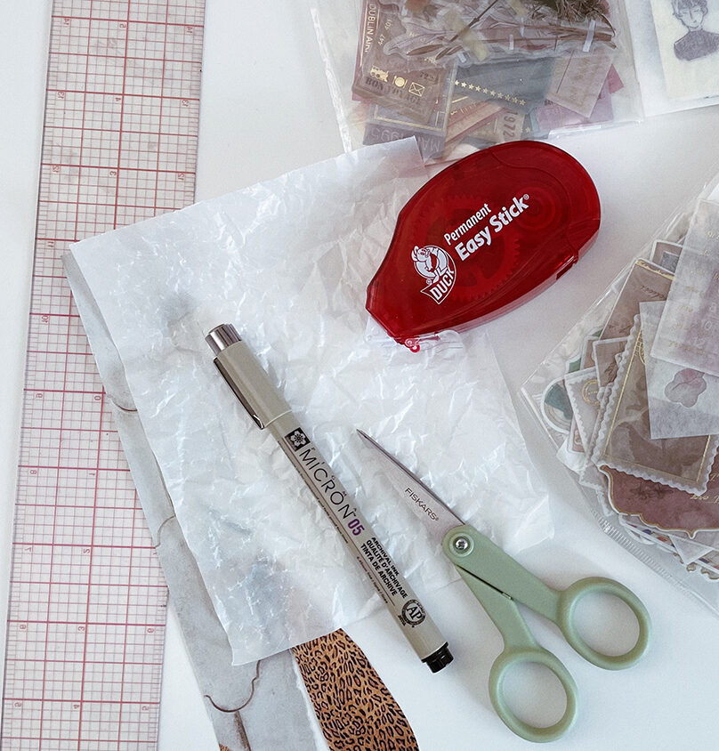 How to Make a Junk Journal + Creative Art Journal Prompts - Laura Jade ...